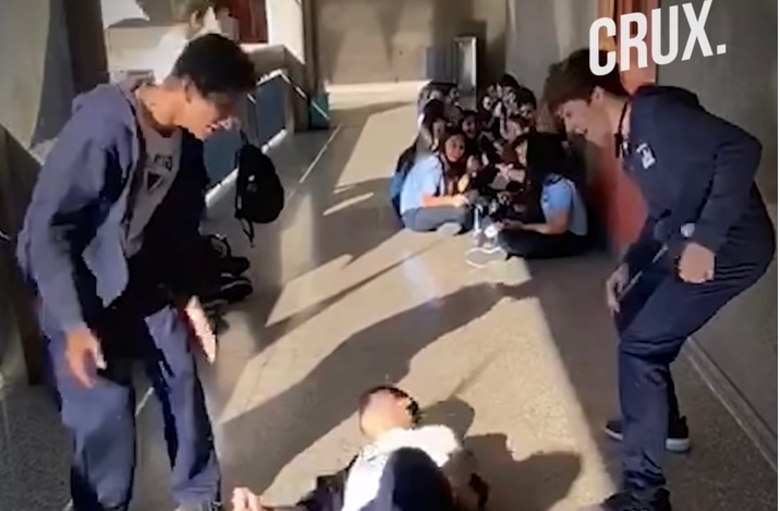 “목 부러지고 목숨까지 잃어”…위험천만 틱톡 챌린지 – KNEWSLA