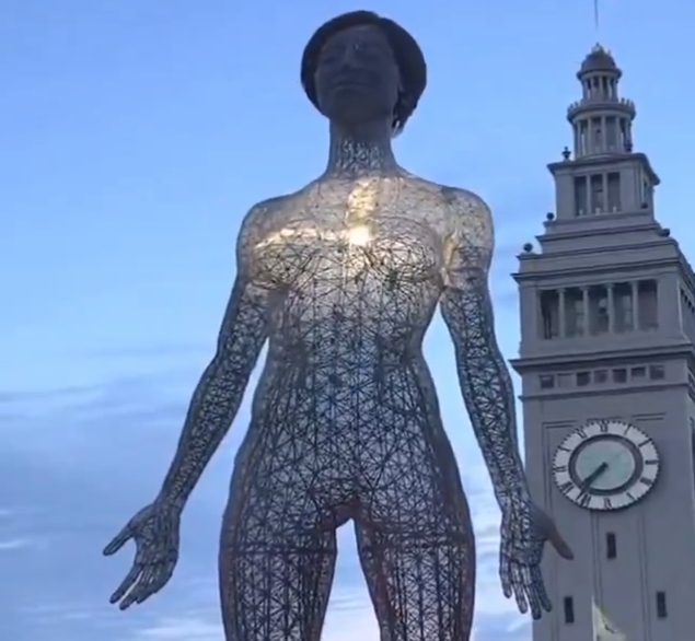 샌프란시스코 35미터 거대 ‘누드 조각상’ 등장…”부적절해” 논란 – KNEWSLA